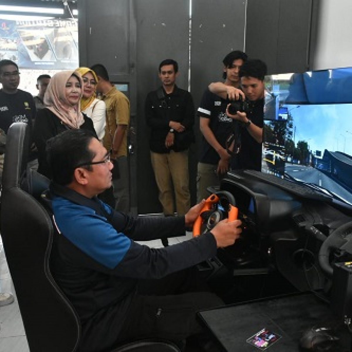 Pj Bupati Sumedang Sambangi Cimalaka Hiber Tech, Pesan 2 Unit Robot AI ...